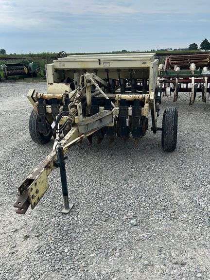 6' Truax no-till drill, Model Flex II, Pioneer fittings and John Deere ...