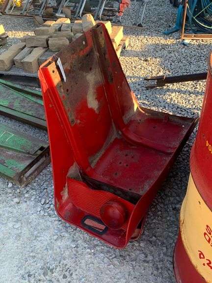 IH flat top tractor fenders - Schmid Auction