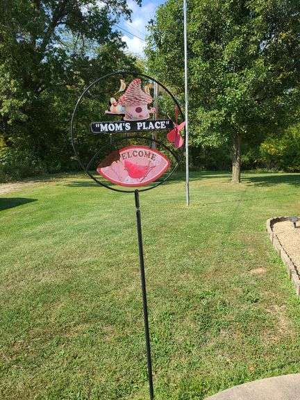 Mom's place décor sign - Schmid Auction