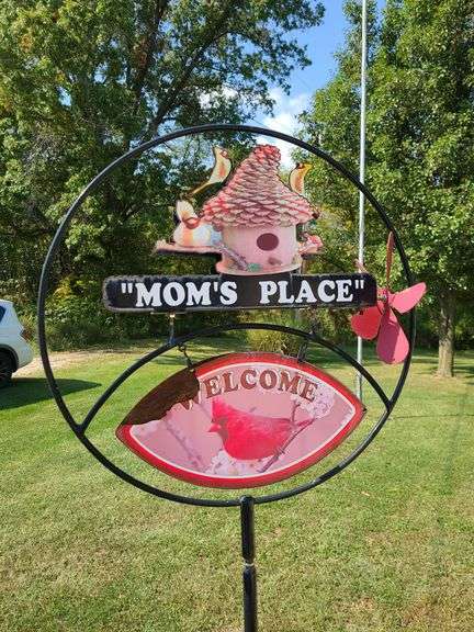 Mom's place décor sign - Schmid Auction