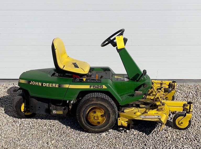 John Deere F525 riding mower - Schneider Auctioneers LLC