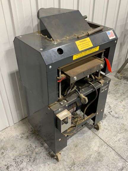 Woodmaster model W-712 12" planer - Schneider Auctioneers LLC