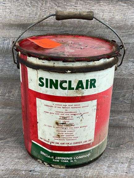 Vintage Sinclair 5 gallon grease can - Schneider Auctioneers LLC