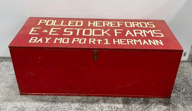Vintage Wooden Cattle Show Box Schneider Auctioneers LLC vintage-wooden-cattle-show-box-schneider-auctioneers-llc