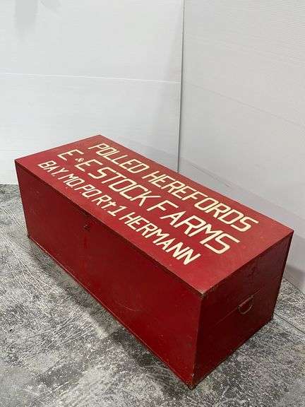 Vintage wooden cattle show box - Schneider Auctioneers LLC