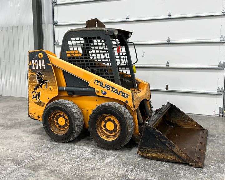 2012 Mustang 2044 skid steer loader - Schneider Auctioneers LLC
