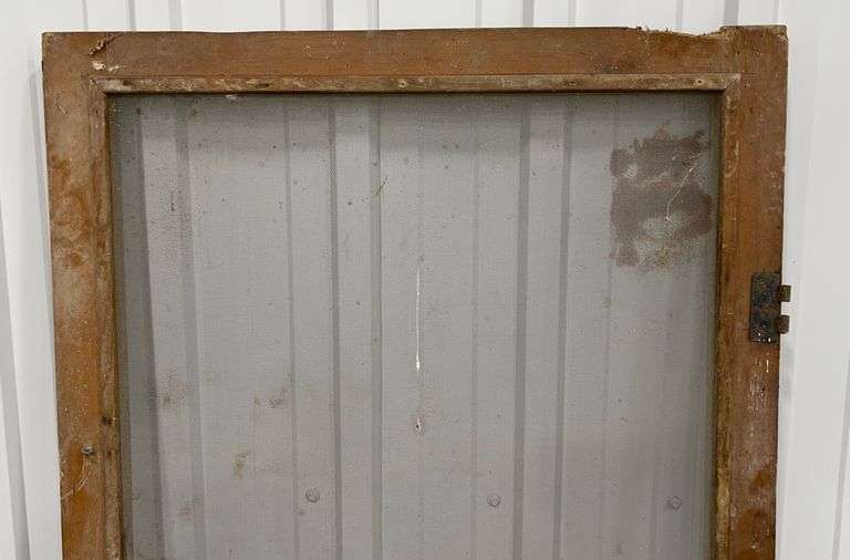 Antique wooden screen door - Schneider Auctioneers LLC