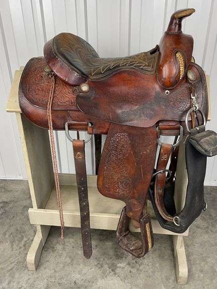 Hereford Tex Tan roping saddle - Schneider Auctioneers LLC