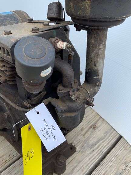 1938 Briggs & Stratton model B engine - Schneider Auctioneers LLC