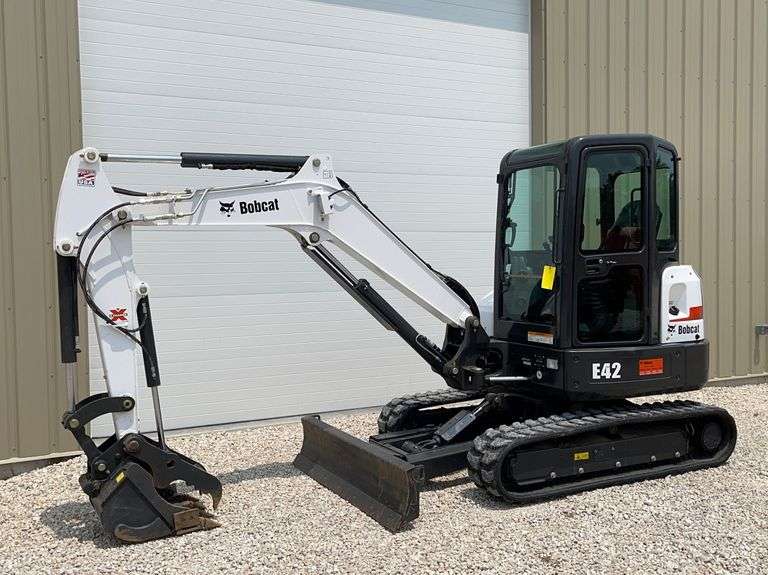 2013 Bobcat E42 excavator - Schneider Auctioneers LLC