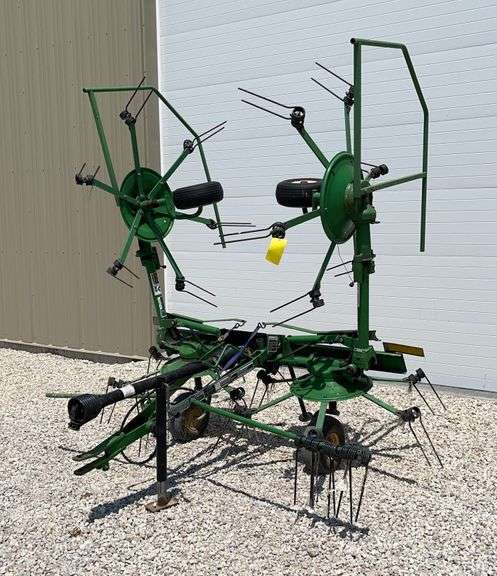 John Deere 756 4-basket hay tedder - Schneider Auctioneers LLC