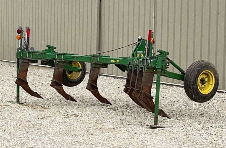 John Deere 915 7 shank V ripper - Schneider Auctioneers LLC
