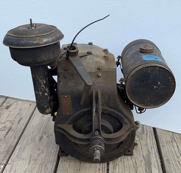 1938 Briggs & Stratton model B engine - Schneider Auctioneers LLC