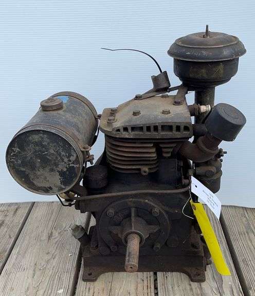 1938 Briggs & Stratton model B engine - Schneider Auctioneers LLC