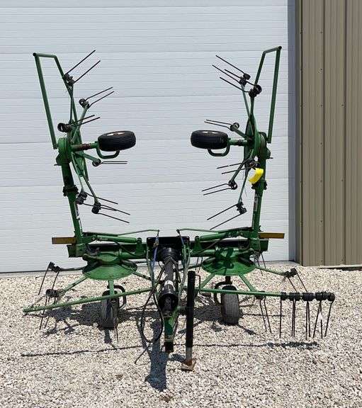John Deere 756 4-basket hay tedder - Schneider Auctioneers LLC