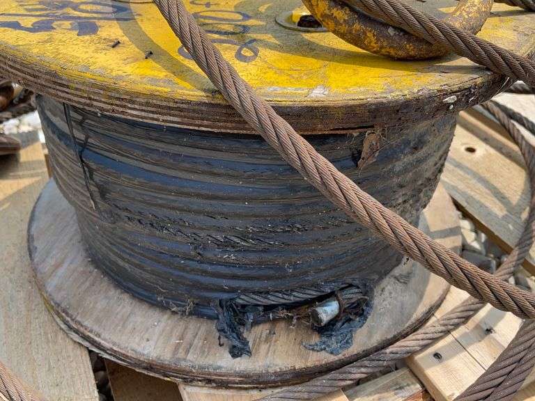 Roll of unused 5/8" steel cable & 2 spreader cables - Schneider ...