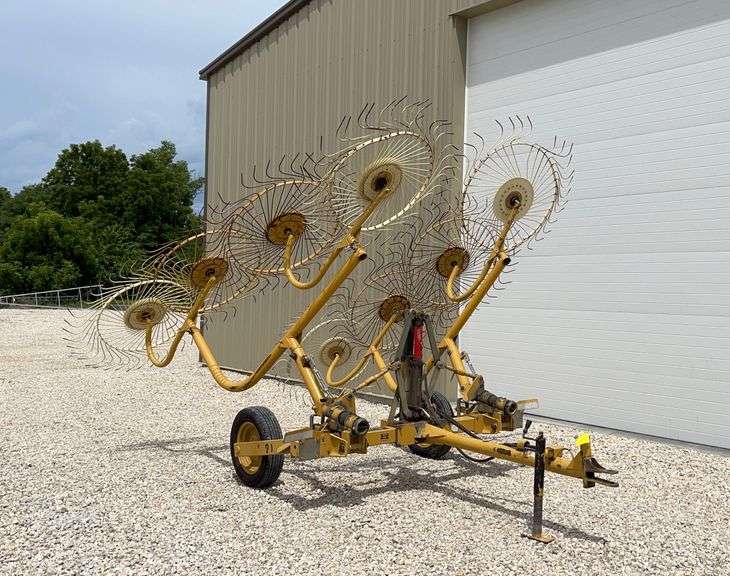 Vermeer WR20 8 wheel v-hay rake - Schneider Auctioneers LLC