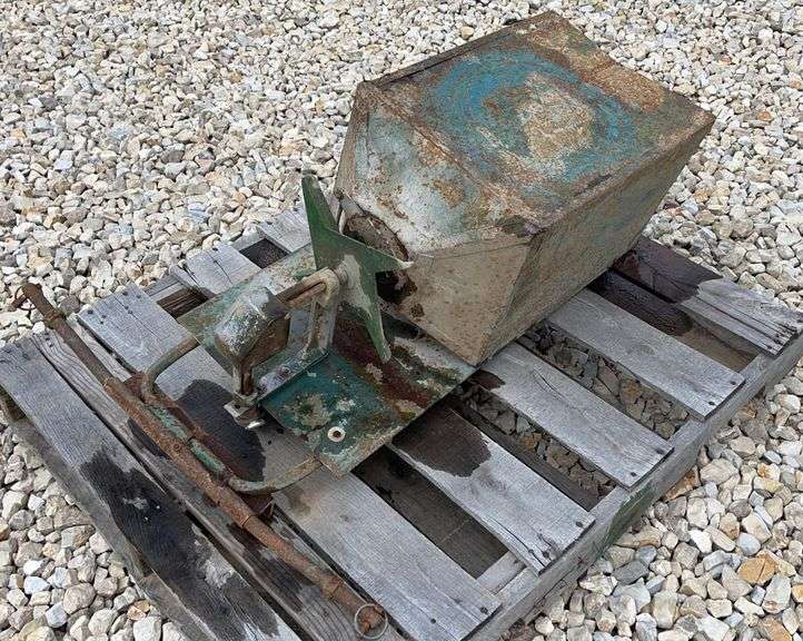 3-pt PTO drive seed spreader - Schneider Auctioneers LLC