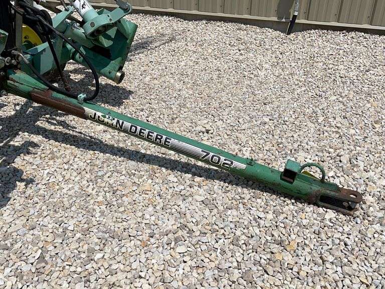 John Deere 702 8-wheel V-hay rake - Schneider Auctioneers LLC