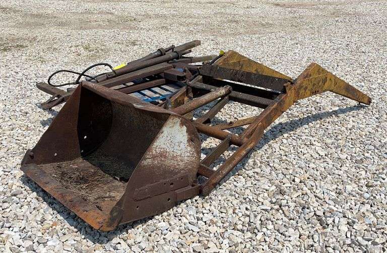 New Idea front end loader - Schneider Auctioneers LLC