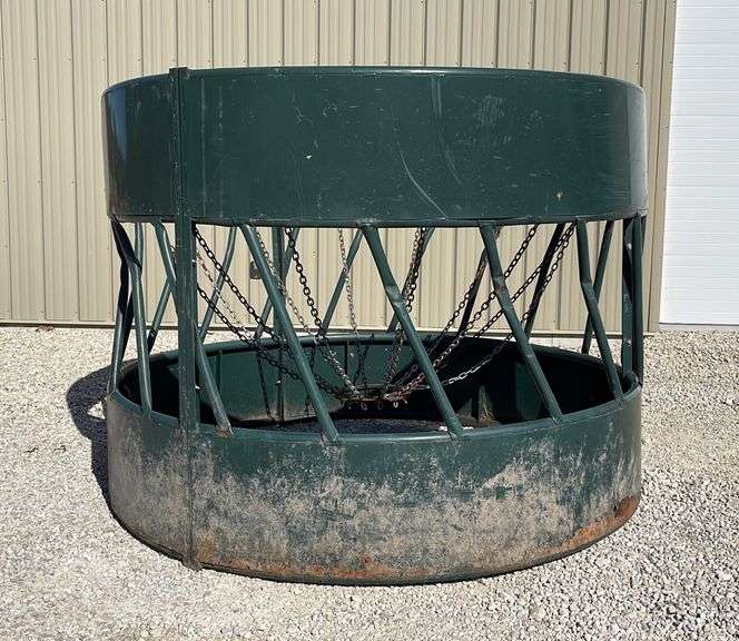 Steel bale feed ring w/ hay saver - Schneider Auctioneers LLC