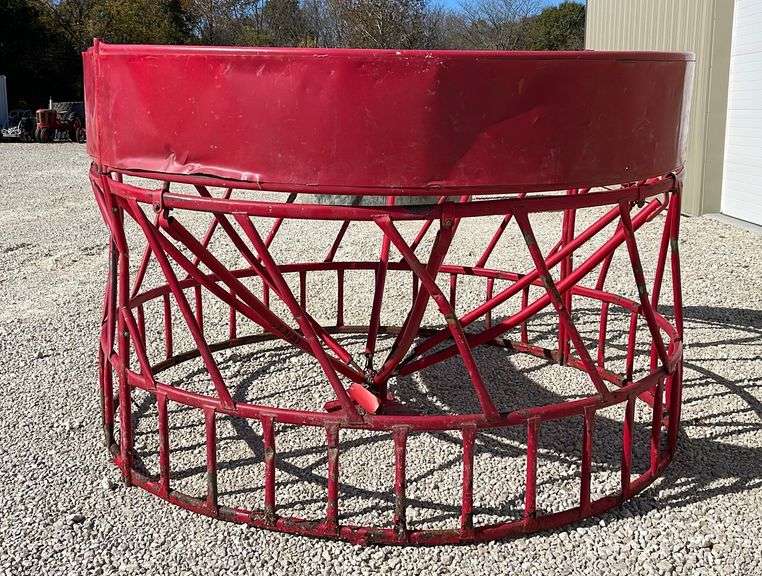 Steel bale feed ring w/ hay saver - Schneider Auctioneers LLC