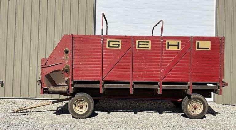 Gehl BU710 silage bed on Gehl gear - Schneider Auctioneers LLC