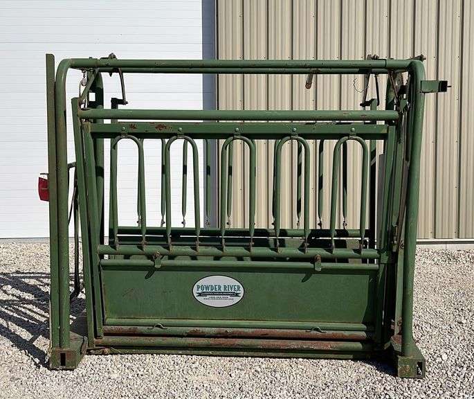 Powder River cattle squeeze chute - Schneider Auctioneers LLC