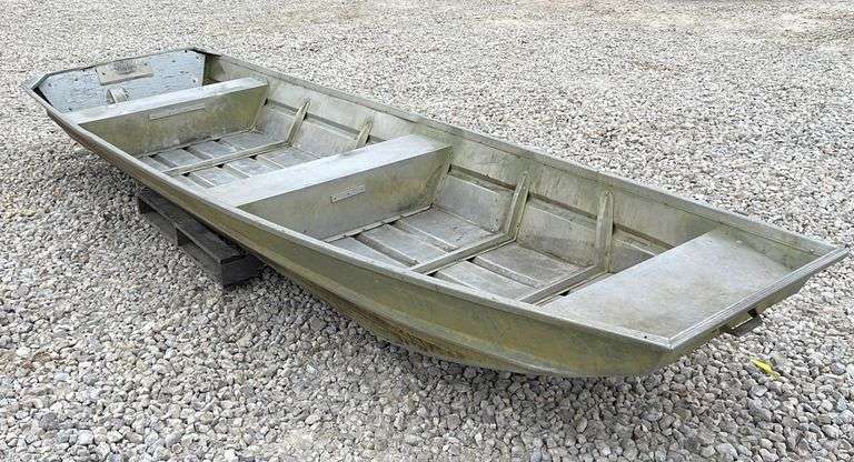 13' flat bottom aluminum jon boat - Schneider Auctioneers LLC