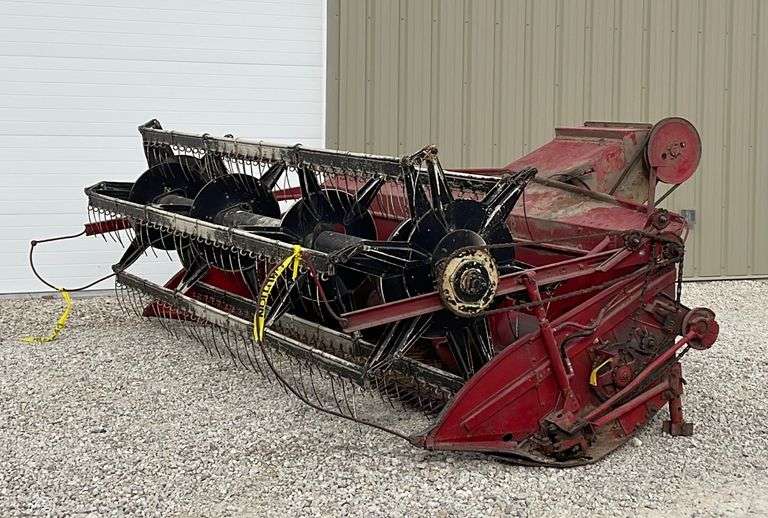 IH 12' grain head - Schneider Auctioneers LLC