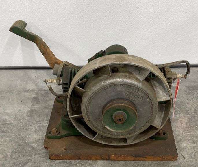 Vintage Maytag 2 cylinder engine - Schneider Auctioneers LLC