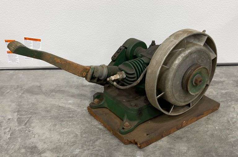 Vintage Maytag 2 cylinder engine - Schneider Auctioneers LLC