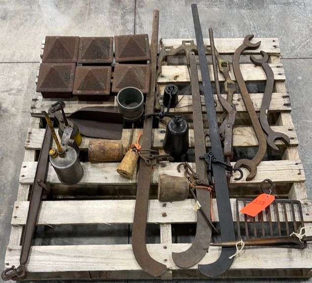 Group of antique iron items - Schneider Auctioneers LLC