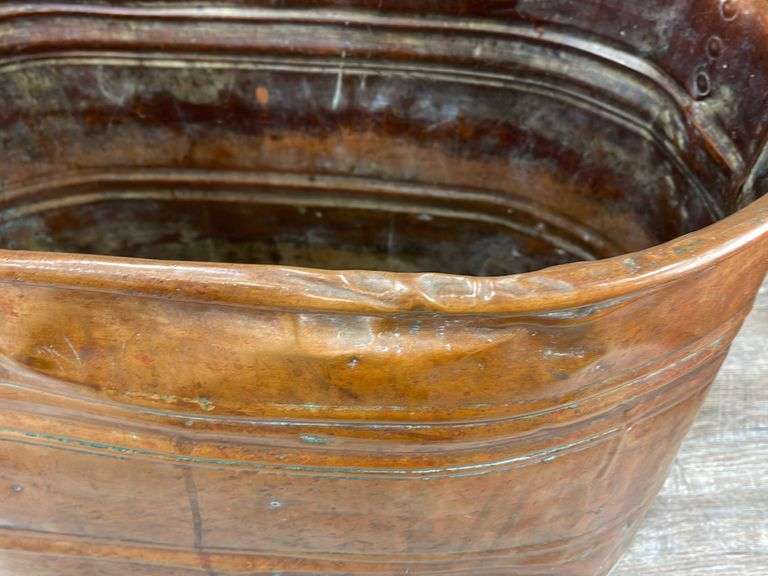 Antique copper wash boiler w/ lid - Schneider Auctioneers LLC