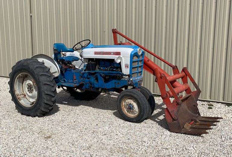 Ford 901 tractor w/ loader - Schneider Auctioneers LLC