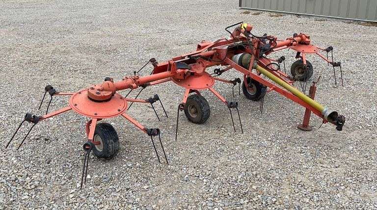 Kuhn GF 5001 THA hay tedder - Schneider Auctioneers LLC