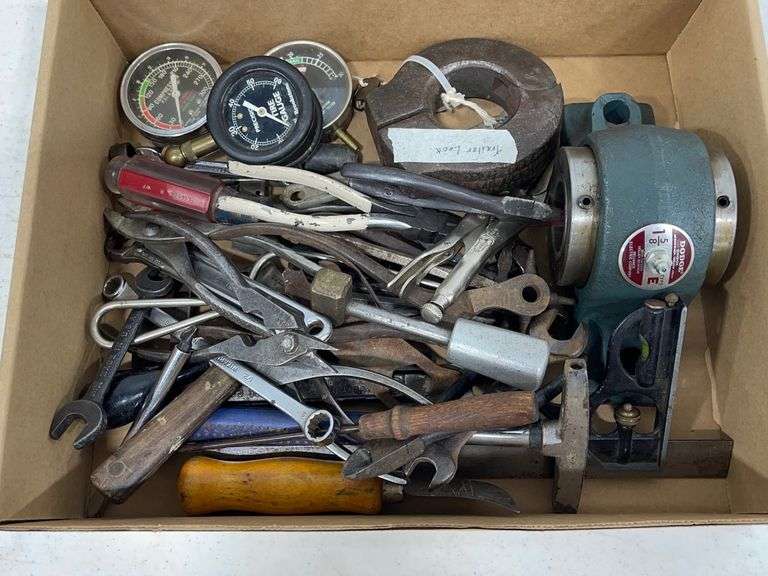 Group of misc. tool items - Schneider Auctioneers LLC
