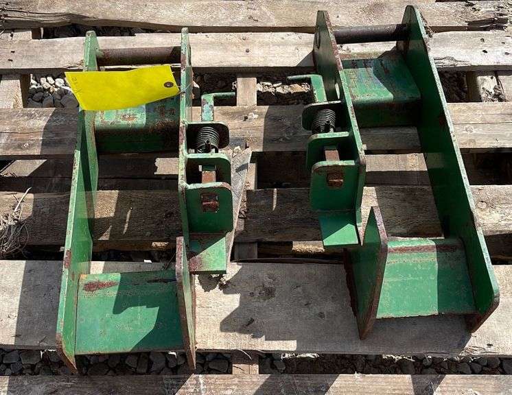 Quick attach loader attachment brackets - Schneider Auctioneers LLC