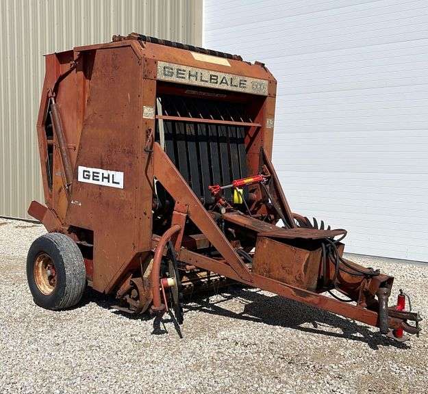 Gehl 1500 round baler - Schneider Auctioneers LLC