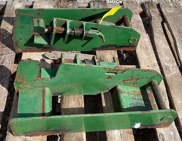 Quick attach loader attachment brackets - Schneider Auctioneers LLC