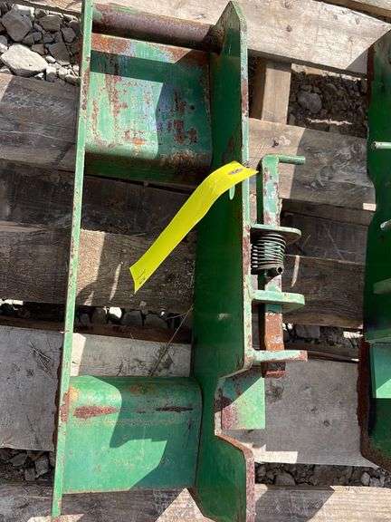 Quick attach loader attachment brackets - Schneider Auctioneers LLC