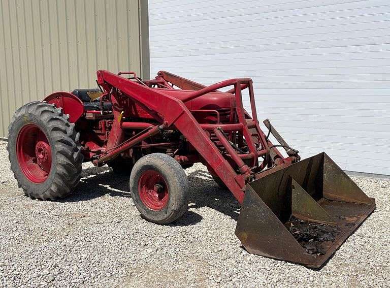 International 350 utility tractor w/ loader - Schneider Auctioneers LLC