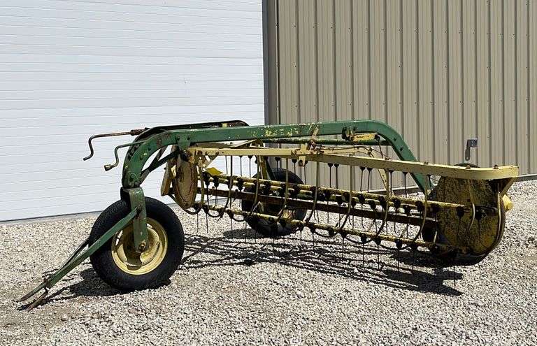John Deere 640 side delivery hay rake - Schneider Auctioneers LLC