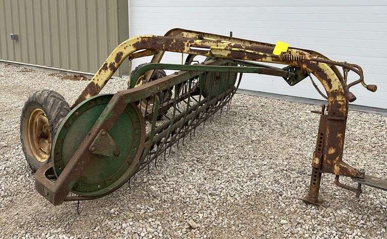 John Deere side delivery hay rake - Schneider Auctioneers LLC