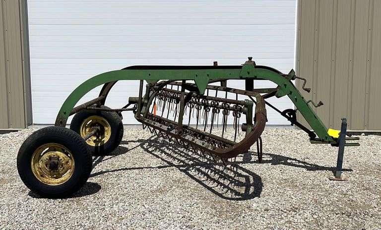John Deere 870 side delivery hay rake - Schneider Auctioneers LLC