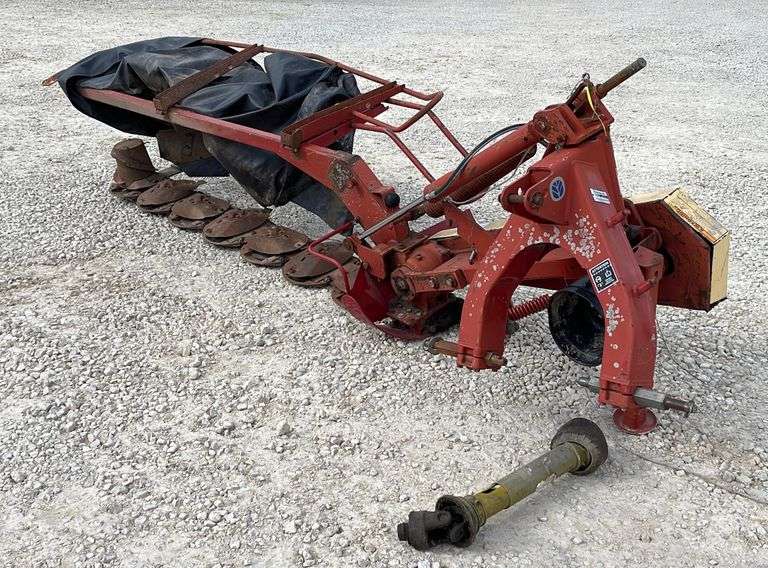 New Holland 617 9' 3-pt disc mower - Schneider Auctioneers LLC