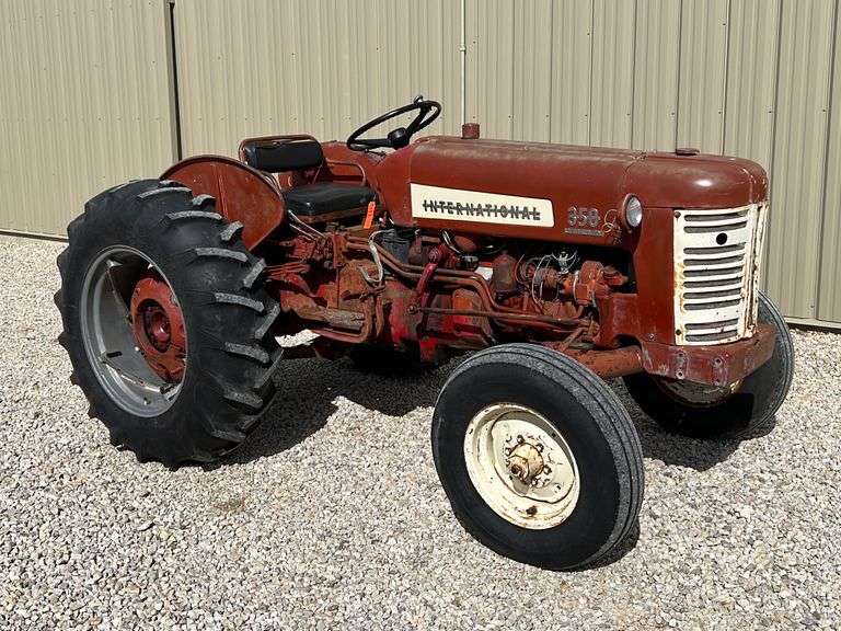 1957 International 350 gas utility tractor - Schneider Auctioneers LLC