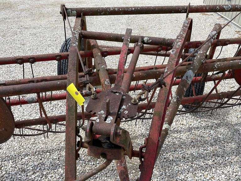 Massey Ferguson 36 side delivery hay rake - Schneider Auctioneers LLC