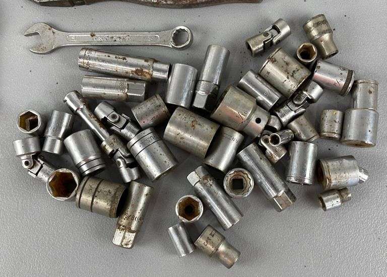 Tap & die, sockets and other tools - Schneider Auctioneers LLC