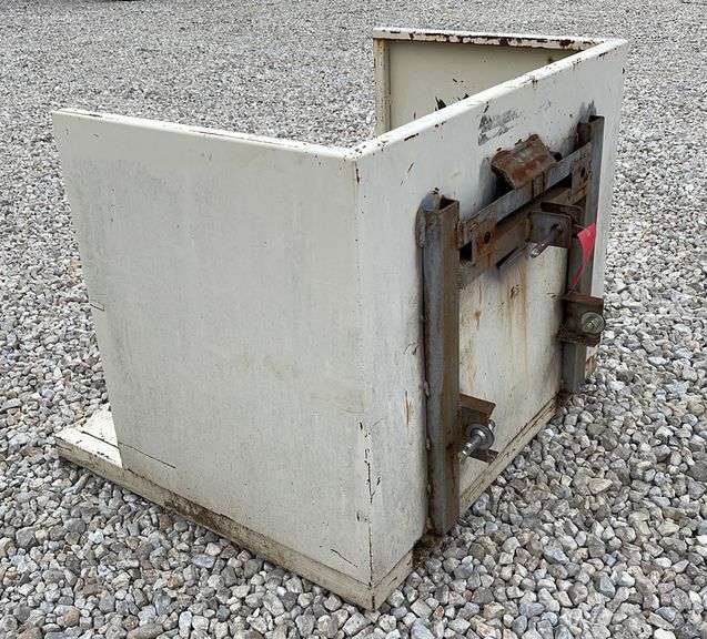 Homemade 3-pt carry all - Schneider Auctioneers LLC